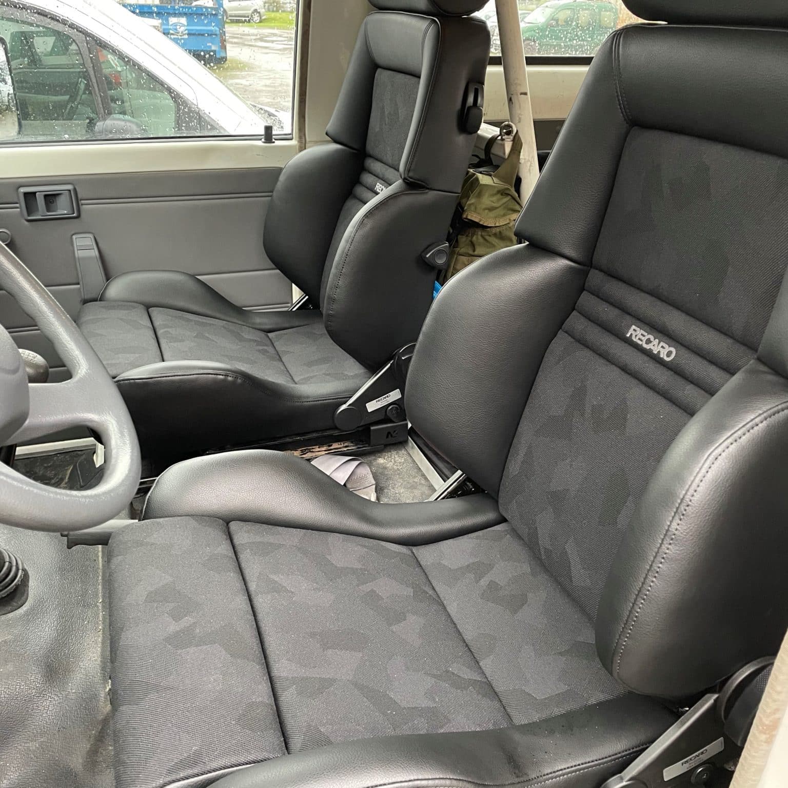 Installation sièges RECARO Expert L dans un TOYOTA Land Cruiser ...